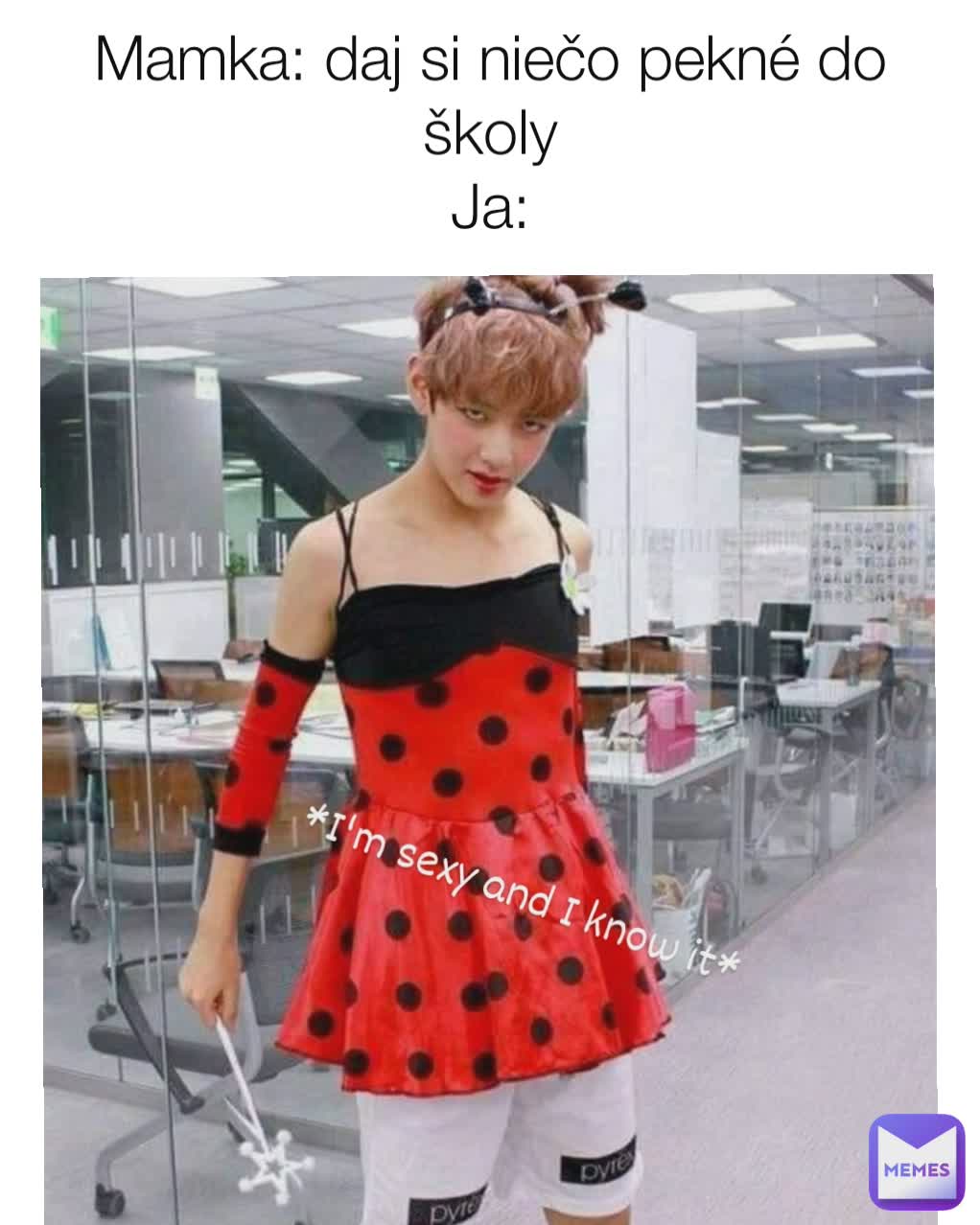 Mamka: daj si niečo pekné do školy Ja: | @bez.mena | Memes