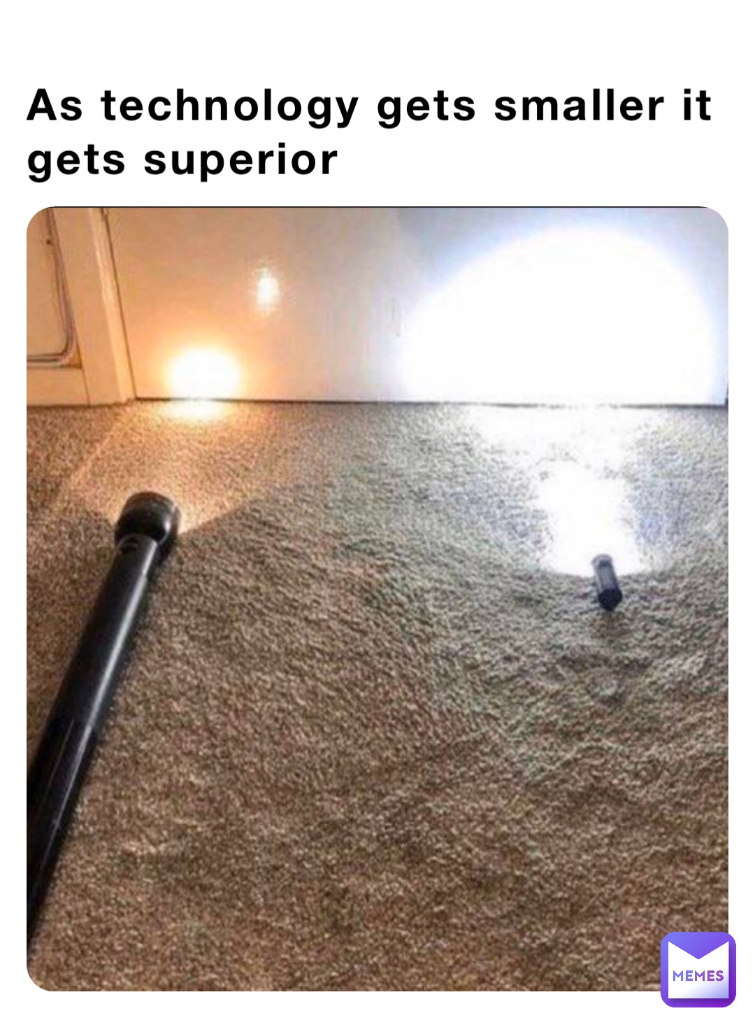 As technology gets smaller it gets superior | @Reatardo_De_Vinci | Memes