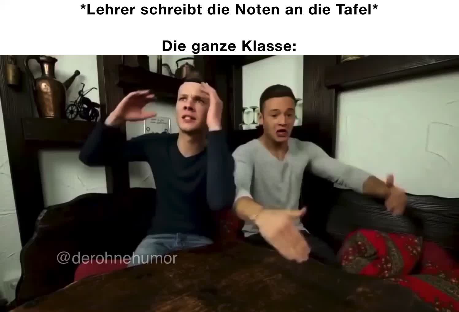 *Lehrer schreibt die Noten an die Tafel* Die ganze Klasse: | @acht9ine ...